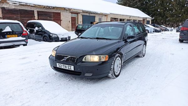 Melns Volvo V70 2005 Širvintos, ar dzinēja tilpumu 2.40 L un nobraukumu 232 tūkst. km par 2350 €, foto 1 vietnē AUTOMOTO.COM.LV