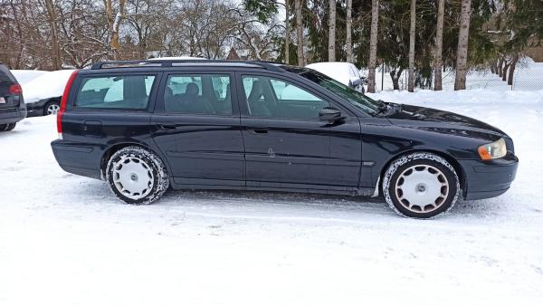 Melns Volvo V70 2005 Širvintos, ar dzinēja tilpumu 2.40 L un nobraukumu 232 tūkst. km par 2350 €, foto 4 vietnē AUTOMOTO.COM.LV