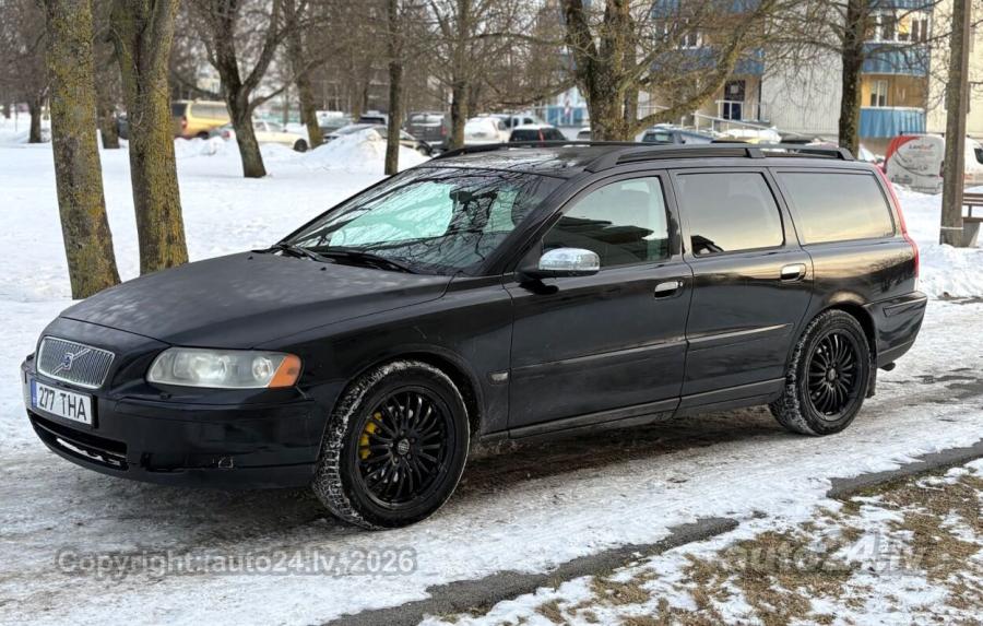 Black Volvo V70 2005 in Tallinn, with an engine capacity of 2.40 L and mileage of 397 thousand km for 1699 €, photo 2 on AUTOMOTO.COM.LV
