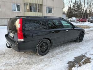 Black Volvo V70 2005 in Tallinn, with an engine capacity of 2.40 L and mileage of 397 thousand km for 1699 €, photo 4 on AUTOMOTO.COM.LV