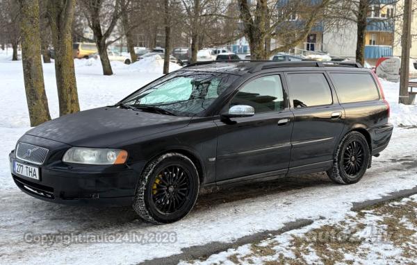 Black Volvo V70 2005 in Tallinn, with an engine capacity of 2.40 L and mileage of 397 thousand km for 1699 €, photo 2 on AUTOMOTO.COM.LV