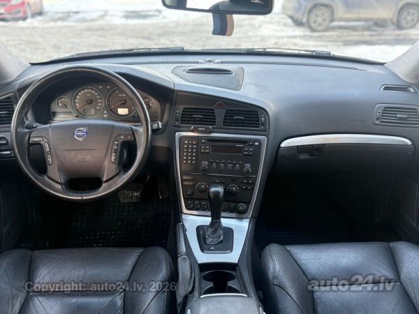 Black Volvo V70 2005 in Tallinn, with an engine capacity of 2.40 L and mileage of 397 thousand km for 1699 €, photo 7 on AUTOMOTO.COM.LV
