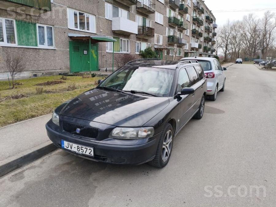 Black Volvo V70 2005 in Riga, with an engine capacity of 2.40 L and mileage of 377 thousand km for 2250 €, photo 1 on AUTOMOTO.COM.LV