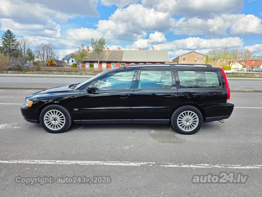 Black Volvo V70 2005 in Paide, with an engine capacity of 2.40 L and mileage of 350 thousand km for 3390 €, photo 9 on AUTOMOTO.COM.LV