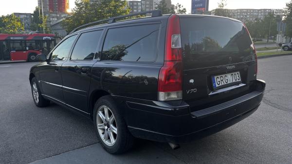 Black Volvo V70 2005 in Vilnius, with an engine capacity of 2.40 L and mileage of 410 thousand km for 1350 €, photo 3 on AUTOMOTO.COM.LV