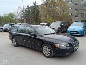 Black Volvo V70 2005 in Vilnius, with an engine capacity of 2.40 L and mileage of 405 thousand km for 1600 €, photo 3 on AUTOMOTO.COM.LV
