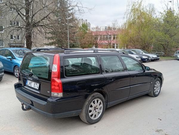 Melns Volvo V70 2005 Viļņa, ar dzinēja tilpumu 2.40 L un nobraukumu 405 tūkst. km par 1600 €, foto 3 vietnē AUTOMOTO.COM.LV