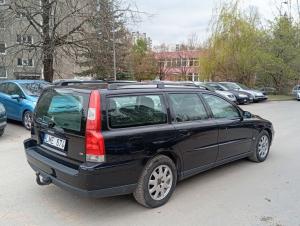 Black Volvo V70 2005 in Vilnius, with an engine capacity of 2.40 L and mileage of 405 thousand km for 1600 €, photo 4 on AUTOMOTO.COM.LV