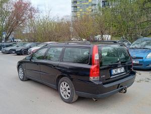 Black Volvo V70 2005 in Vilnius, with an engine capacity of 2.40 L and mileage of 405 thousand km for 1600 €, photo 5 on AUTOMOTO.COM.LV