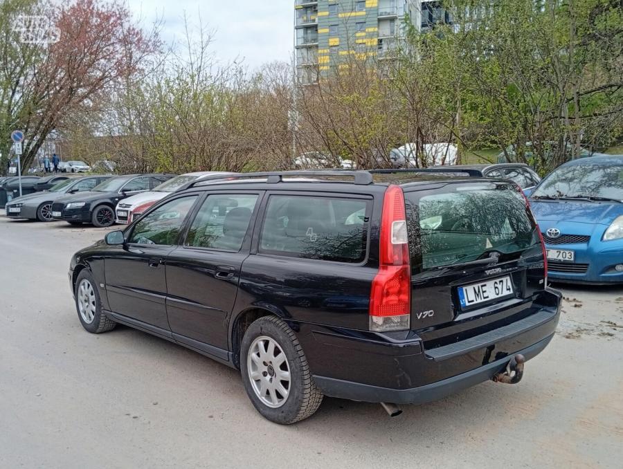 Black Volvo V70 2005 in Vilnius, with an engine capacity of 2.40 L and mileage of 405 thousand km for 1600 €, photo 5 on AUTOMOTO.COM.LV