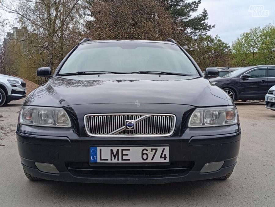 Black Volvo V70 2005 in Vilnius, with an engine capacity of 2.40 L and mileage of 405 thousand km for 1600 €, photo 6 on AUTOMOTO.COM.LV