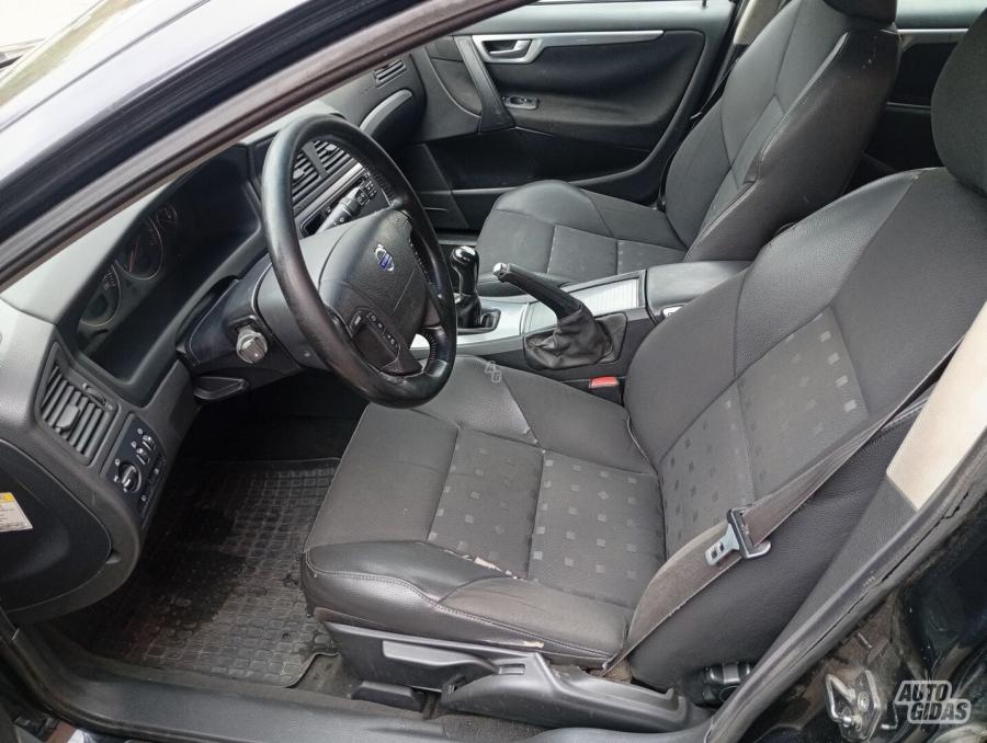 Black Volvo V70 2005 in Vilnius, with an engine capacity of 2.40 L and mileage of 405 thousand km for 1600 €, photo 8 on AUTOMOTO.COM.LV