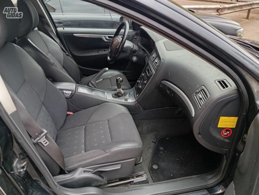 Black Volvo V70 2005 in Vilnius, with an engine capacity of 2.40 L and mileage of 405 thousand km for 1600 €, photo 9 on AUTOMOTO.COM.LV