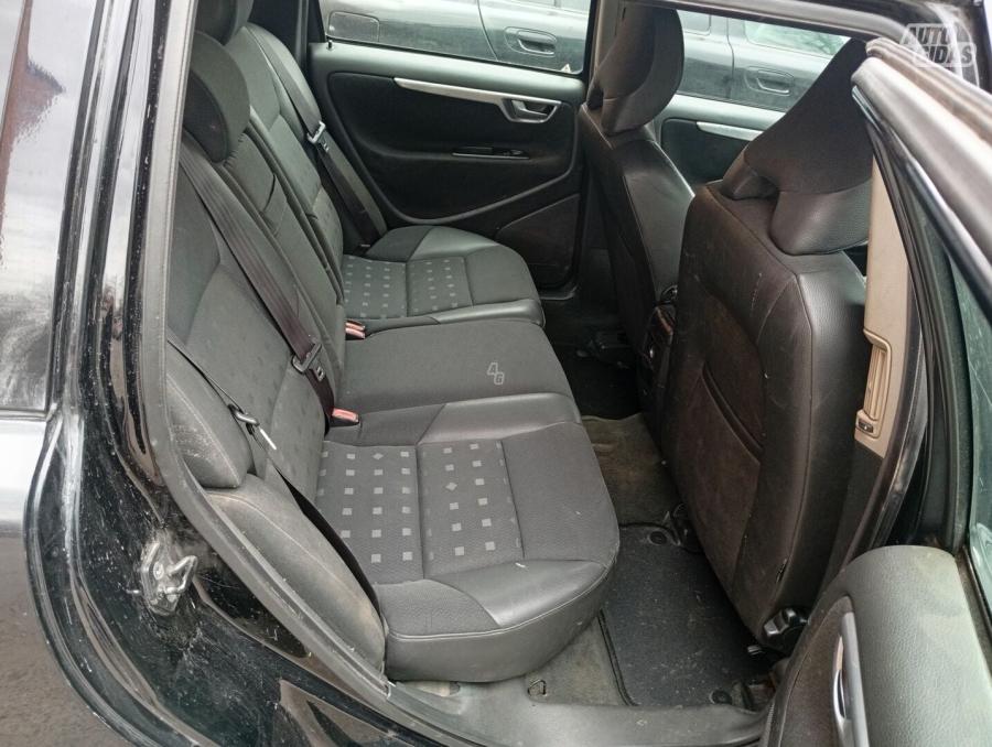 Black Volvo V70 2005 in Vilnius, with an engine capacity of 2.40 L and mileage of 405 thousand km for 1600 €, photo 10 on AUTOMOTO.COM.LV