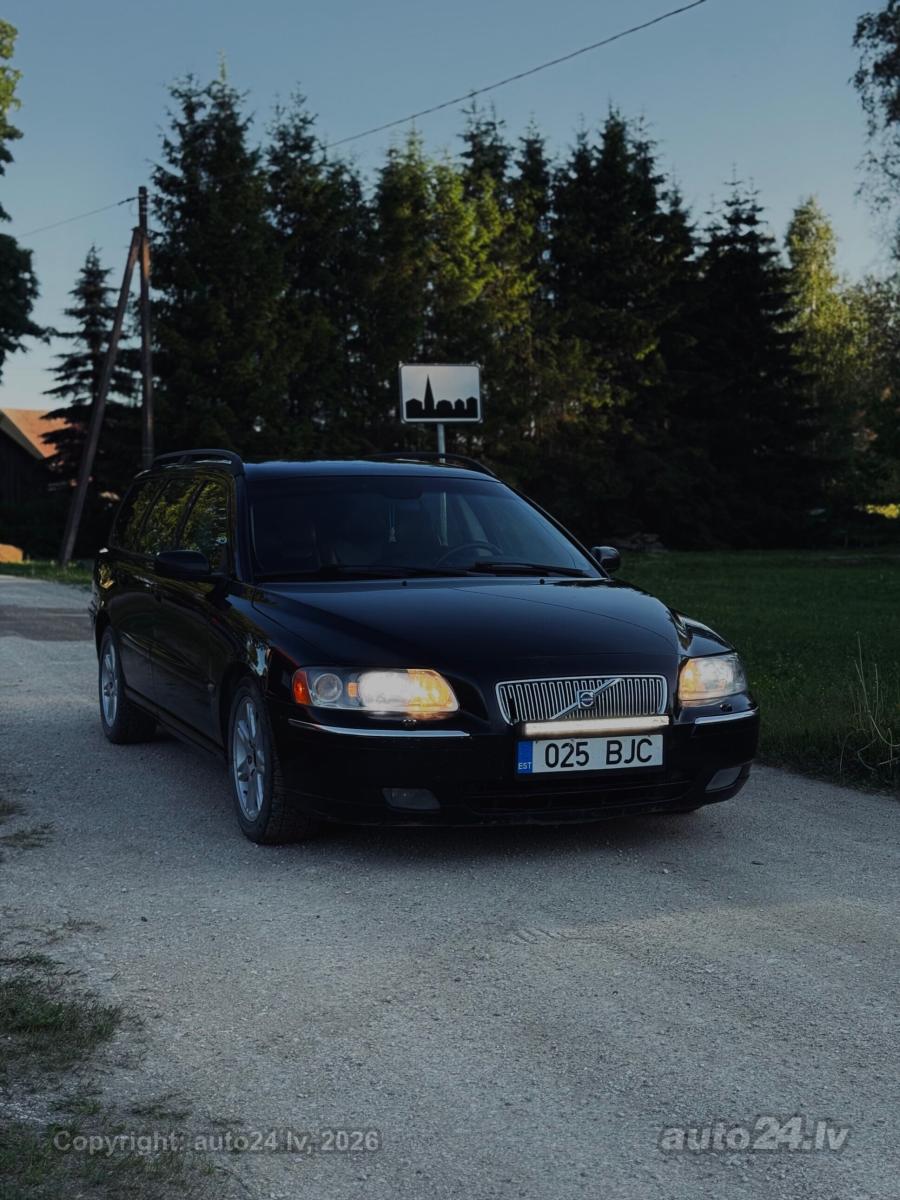 Black Volvo V70 2005 in Rapla, with an engine capacity of 2.40 L and mileage of 369 thousand km for 2099 €, photo 3 on AUTOMOTO.COM.LV