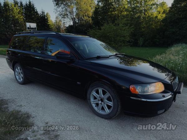 Melns Volvo V70 2005 Rapla, ar dzinēja tilpumu 2.40 L un nobraukumu 369 tūkst. km par 2099 €, foto 3 vietnē AUTOMOTO.COM.LV