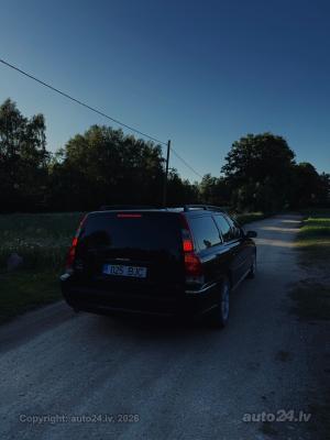 Black Volvo V70 2005 in Rapla, with an engine capacity of 2.40 L and mileage of 369 thousand km for 2099 €, photo 6 on AUTOMOTO.COM.LV