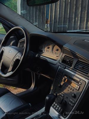 Black Volvo V70 2005 in Rapla, with an engine capacity of 2.40 L and mileage of 369 thousand km for 2099 €, photo 8 on AUTOMOTO.COM.LV