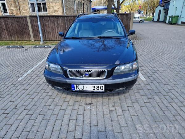 Black Volvo V70 2005 in Riga, with an engine capacity of 2.40 L and mileage of 310 thousand km for 800 €, photo 1 on AUTOMOTO.COM.LV