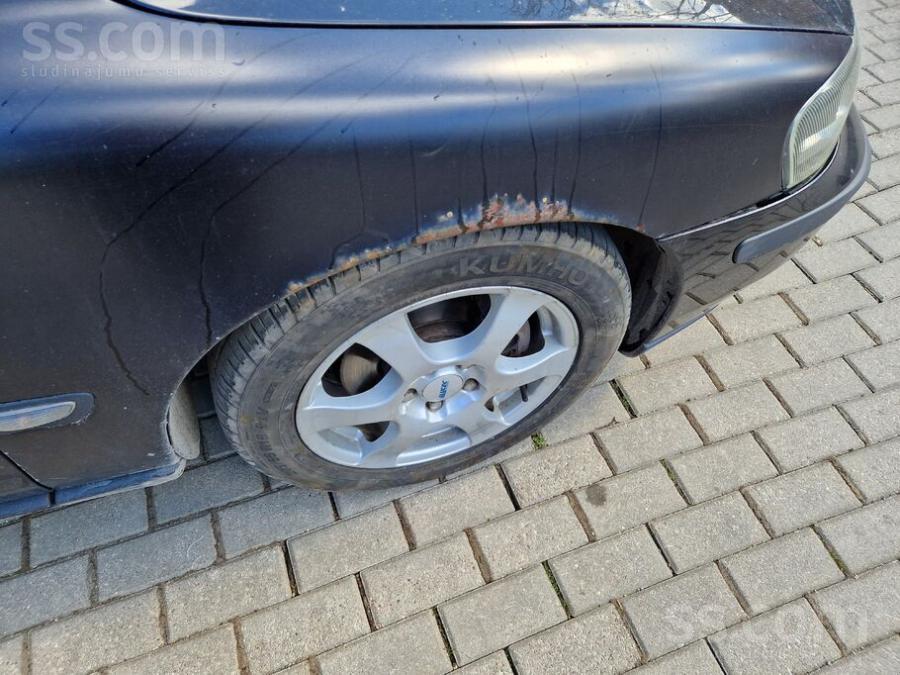 Black Volvo V70 2005 in Riga, with an engine capacity of 2.40 L and mileage of 310 thousand km for 800 €, photo 4 on AUTOMOTO.COM.LV