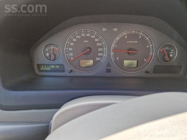 Black Volvo V70 2005 in Riga, with an engine capacity of 2.40 L and mileage of 310 thousand km for 800 €, photo 6 on AUTOMOTO.COM.LV