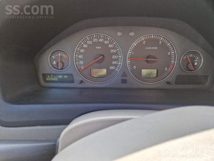Black Volvo V70 2005 in Riga, with an engine capacity of 2.40 L and mileage of 310 thousand km for 800 €, photo 7 on AUTOMOTO.COM.LV