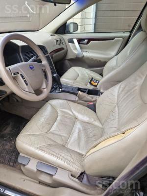 Black Volvo V70 2005 in Riga, with an engine capacity of 2.40 L and mileage of 310 thousand km for 800 €, photo 9 on AUTOMOTO.COM.LV
