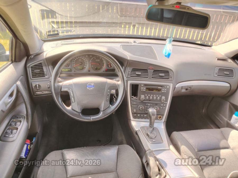 Черный Вольво В70 2005 в Пярну, объемом двигателя 2.40 л и пробегом 451 тыс. км за 2600 €, фото 11 на AUTOMOTO.COM.LV