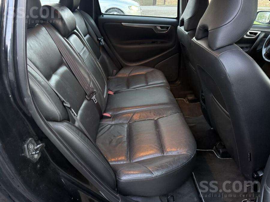 Melns Volvo V70 2005 Dobele, ar dzinēja tilpumu 2.40 L un nobraukumu 364 tūkst. km par 1500 €, foto 8 vietnē AUTOMOTO.COM.LV