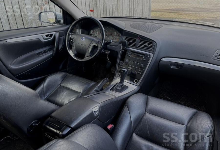 Melns Volvo V70 2005 Tukums, ar dzinēja tilpumu 2.40 L un nobraukumu 360 tūkst. km par 1800 €, foto 7 vietnē AUTOMOTO.COM.LV