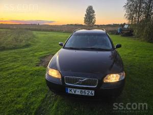 Melns Volvo V70 2005 Bauska, ar dzinēja tilpumu 2.40 L un nobraukumu 533 tūkst. km par 2500 €, foto  vietnē AUTOMOTO.COM.LV