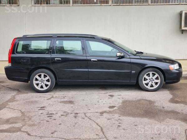 Черный Вольво В70 2005 в Огре, объемом двигателя 2.50 л и пробегом 0 тыс. км за 4150 €, фото 4 на AUTOMOTO.COM.LV