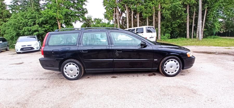 Melns Volvo V70 2005 Viļņa, ar dzinēja tilpumu 2.40 L un nobraukumu 232 tūkst. km par 2350 €, foto 8 vietnē AUTOMOTO.COM.LV