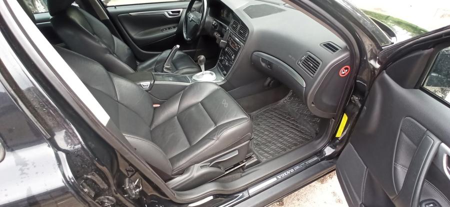 Melns Volvo V70 2005 Viļņa, ar dzinēja tilpumu 2.40 L un nobraukumu 232 tūkst. km par 2350 €, foto 11 vietnē AUTOMOTO.COM.LV