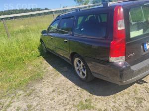 Black Volvo V70 2005 in Jelgava, with an engine capacity of 2.50 L and mileage of 420 thousand km for 2200 €, photo  on AUTOMOTO.COM.LV