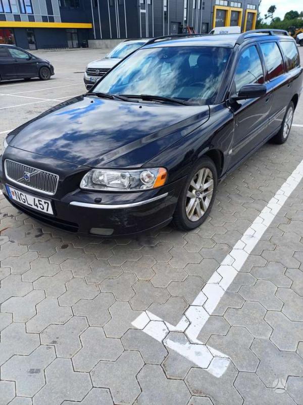 Black Volvo V70 2005 in Vilnius, with an engine capacity of 2.40 L and mileage of 471 thousand km for 1400 €, photo 1 on AUTOMOTO.COM.LV