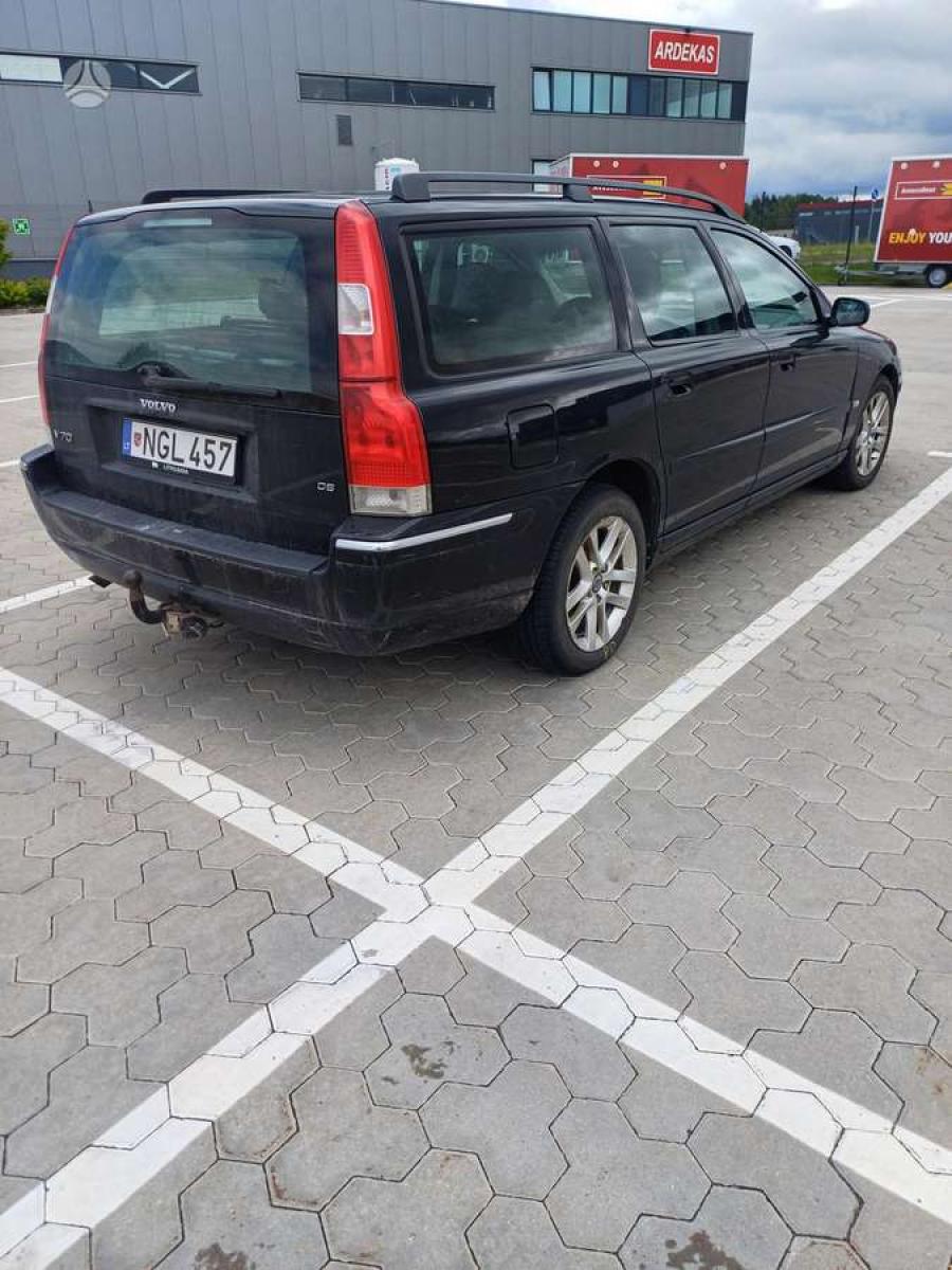 Melns Volvo V70 2005 Viļņa, ar dzinēja tilpumu 2.40 L un nobraukumu 471 tūkst. km par 1400 €, foto 4 vietnē AUTOMOTO.COM.LV
