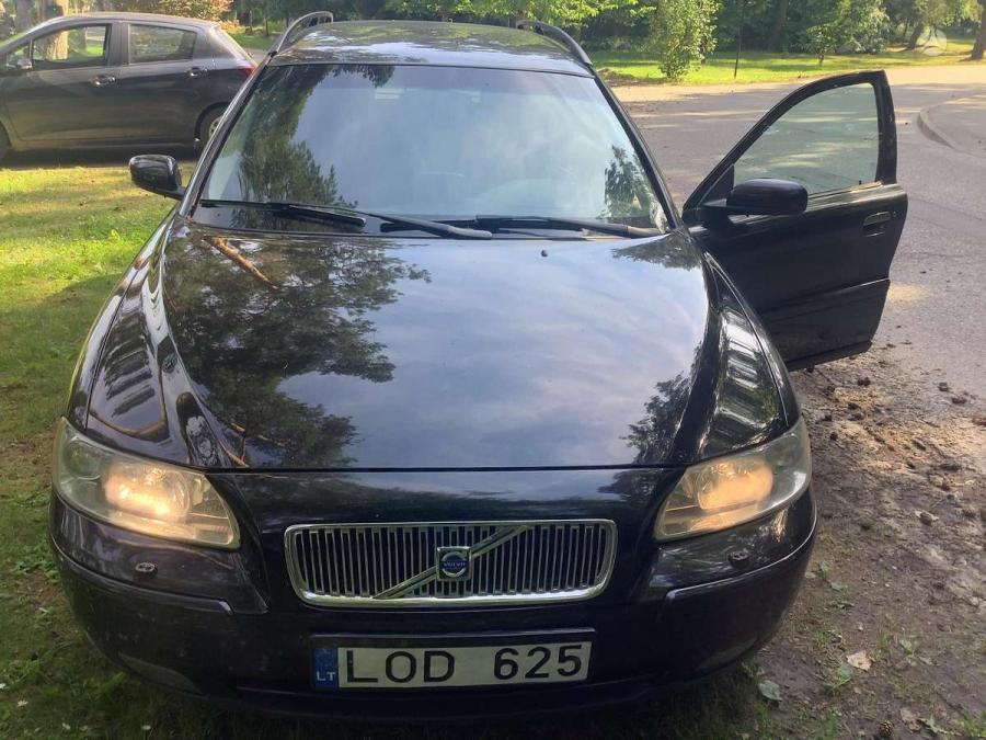 Черный Вольво В70 2005 в Алитус, объемом двигателя 2.40 л и пробегом 355 тыс. км за 2600 €, фото 3 на AUTOMOTO.COM.LV