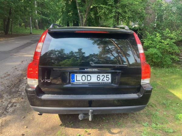Melns Volvo V70 2005 Alīta, ar dzinēja tilpumu 2.40 L un nobraukumu 355 tūkst. km par 2600 €, foto 4 vietnē AUTOMOTO.COM.LV