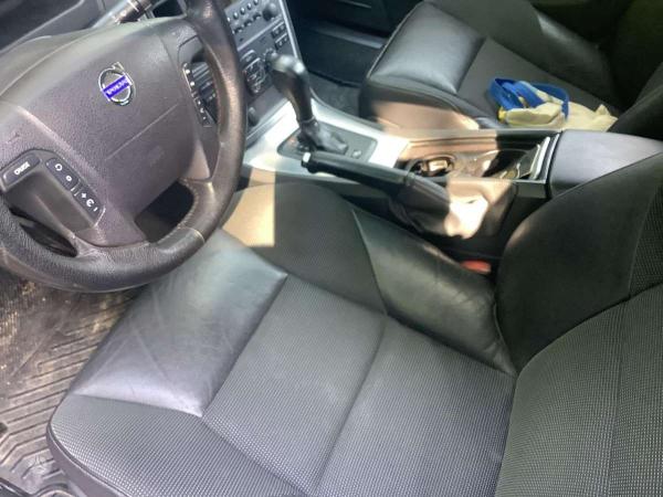 Melns Volvo V70 2005 Alīta, ar dzinēja tilpumu 2.40 L un nobraukumu 355 tūkst. km par 2600 €, foto 6 vietnē AUTOMOTO.COM.LV