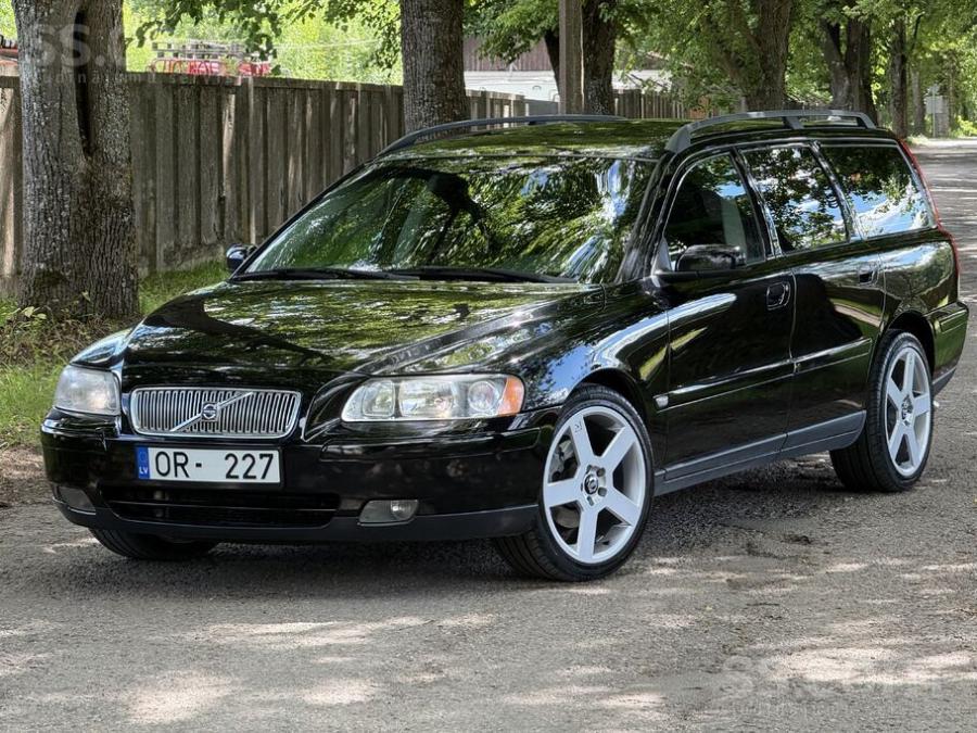 Melns Volvo V70 2005 Jēkabpils, ar dzinēja tilpumu 2.40 L un nobraukumu 327 tūkst. km par 4750 €, foto 1 vietnē AUTOMOTO.COM.LV