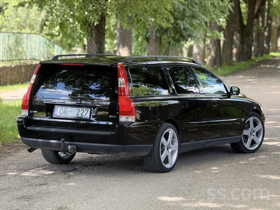 Melns Volvo V70 2005 Jēkabpils, ar dzinēja tilpumu 2.40 L un nobraukumu 327 tūkst. km par 4750 €, foto 3 vietnē AUTOMOTO.COM.LV