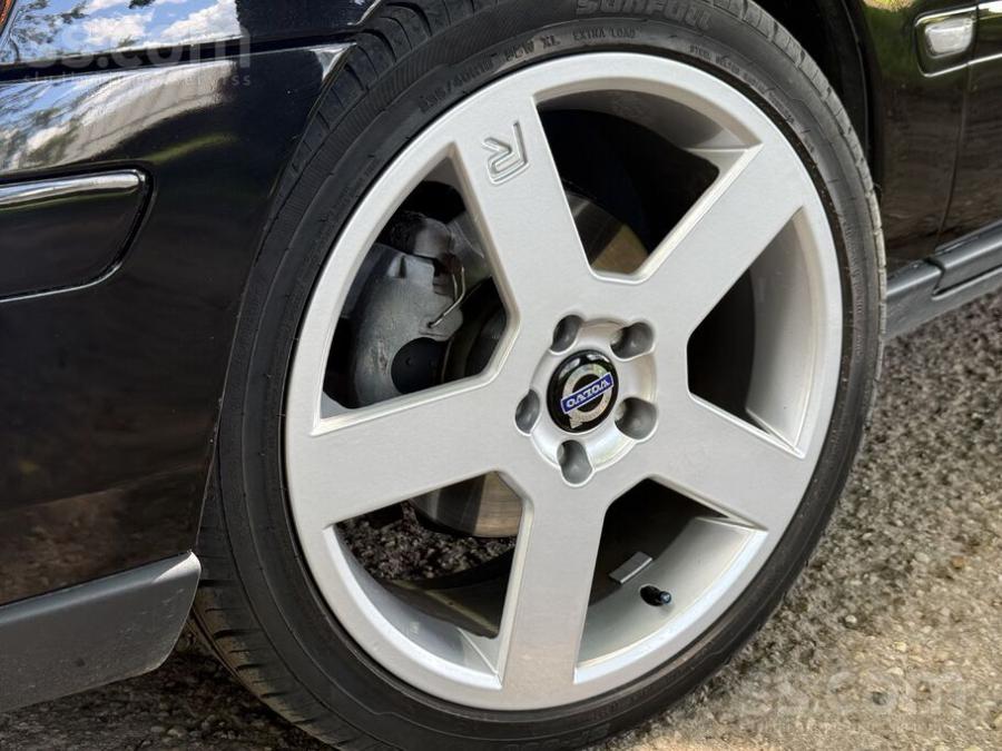Melns Volvo V70 2005 Jēkabpils, ar dzinēja tilpumu 2.40 L un nobraukumu 327 tūkst. km par 4750 €, foto 4 vietnē AUTOMOTO.COM.LV