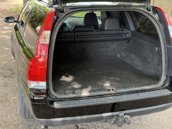 Melns Volvo V70 2005 Jēkabpils, ar dzinēja tilpumu 2.40 L un nobraukumu 327 tūkst. km par 4750 €, foto 4 vietnē AUTOMOTO.COM.LV