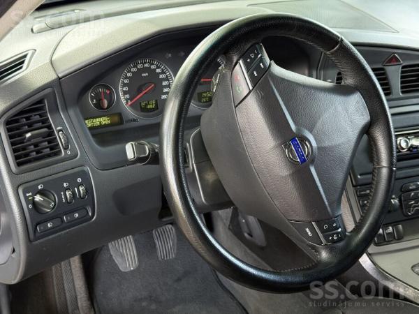 Melns Volvo V70 2005 Jēkabpils, ar dzinēja tilpumu 2.40 L un nobraukumu 327 tūkst. km par 4750 €, foto 6 vietnē AUTOMOTO.COM.LV