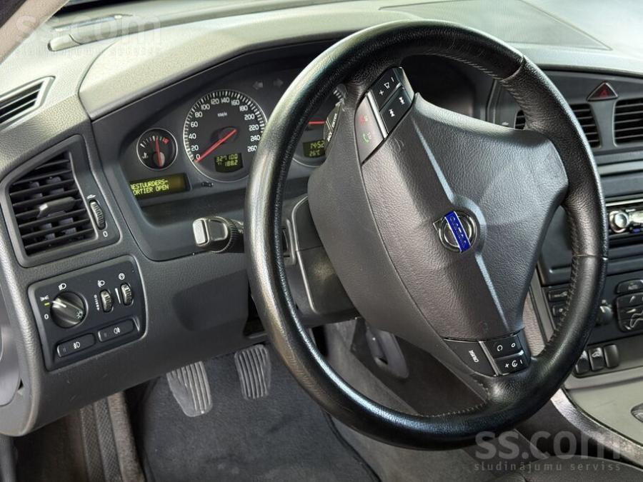 Melns Volvo V70 2005 Jēkabpils, ar dzinēja tilpumu 2.40 L un nobraukumu 327 tūkst. km par 4750 €, foto 7 vietnē AUTOMOTO.COM.LV