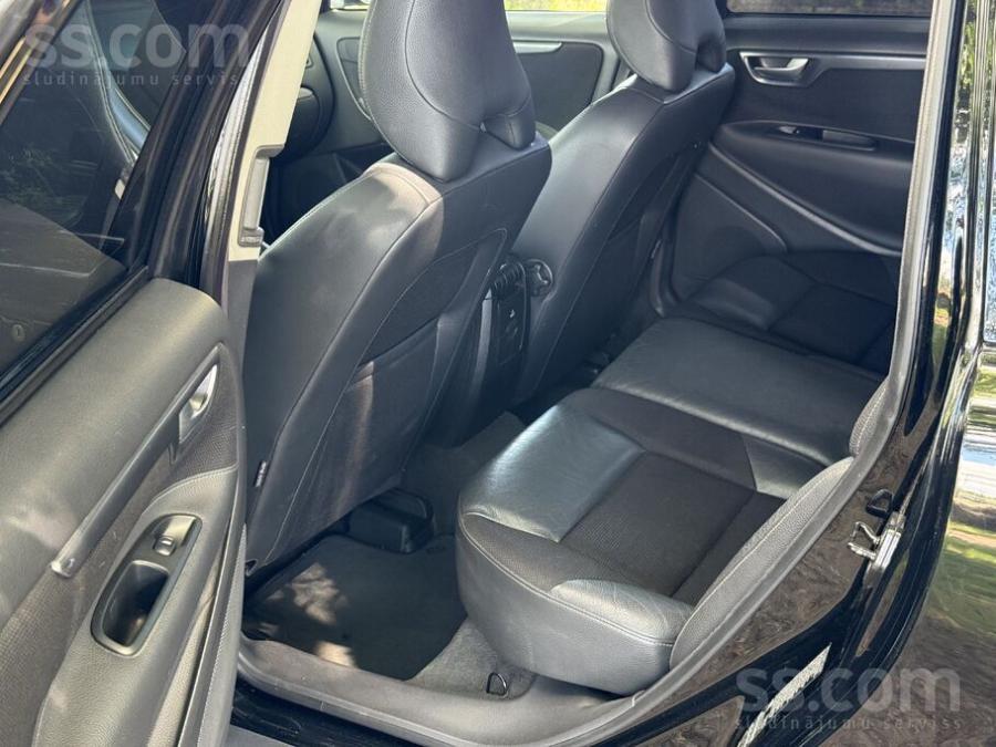 Melns Volvo V70 2005 Jēkabpils, ar dzinēja tilpumu 2.40 L un nobraukumu 327 tūkst. km par 4750 €, foto 8 vietnē AUTOMOTO.COM.LV