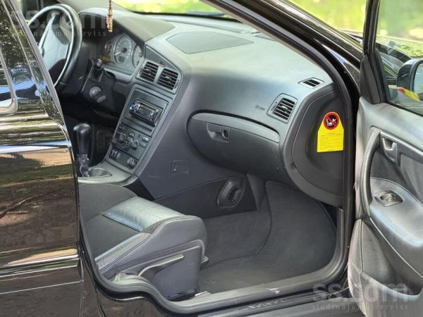 Melns Volvo V70 2005 Jēkabpils, ar dzinēja tilpumu 2.40 L un nobraukumu 327 tūkst. km par 4750 €, foto 8 vietnē AUTOMOTO.COM.LV
