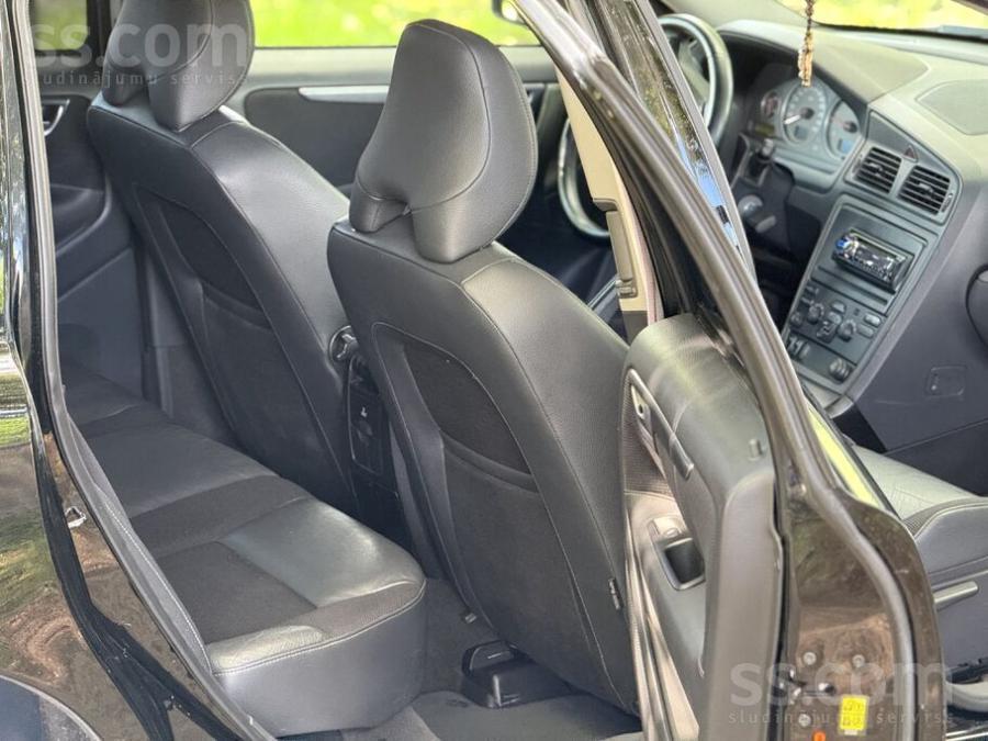 Melns Volvo V70 2005 Jēkabpils, ar dzinēja tilpumu 2.40 L un nobraukumu 327 tūkst. km par 4750 €, foto 11 vietnē AUTOMOTO.COM.LV