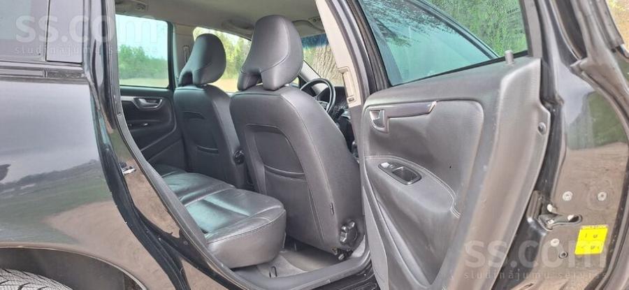Melns Volvo V70 2005 Ogre, ar dzinēja tilpumu 2.40 L un nobraukumu 381 tūkst. km par 2050 €, foto 10 vietnē AUTOMOTO.COM.LV
